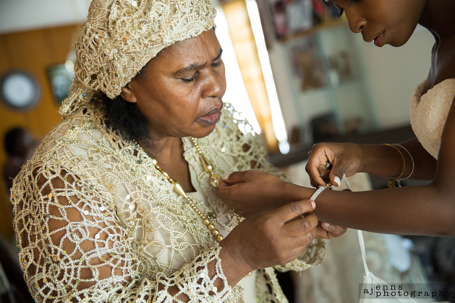 Tabitha & Matt – Leo Mole Sculpture Gardens – AJ Enns Photography