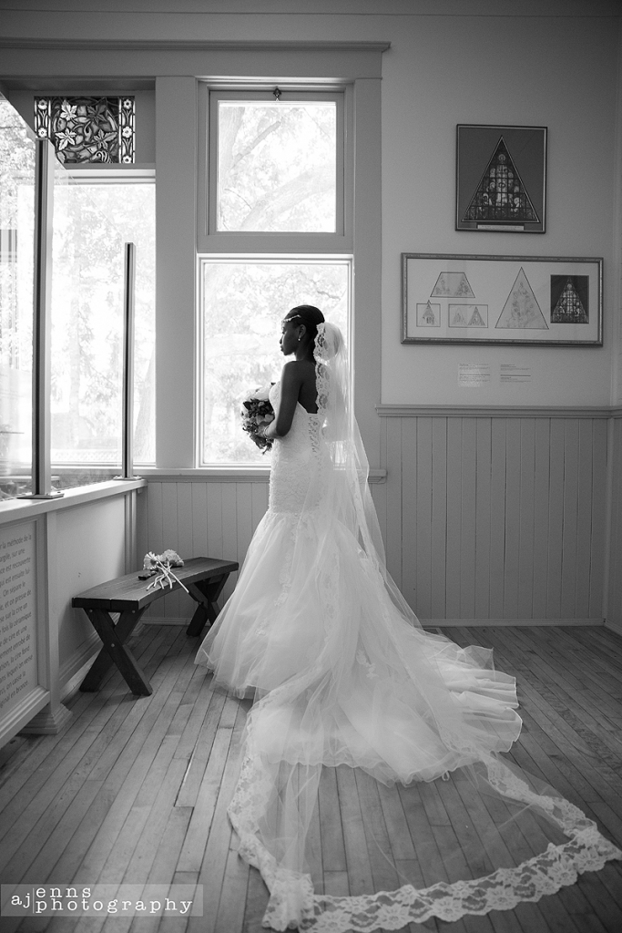 Tabitha & Matt – Leo Mole Sculpture Gardens – AJ Enns Photography